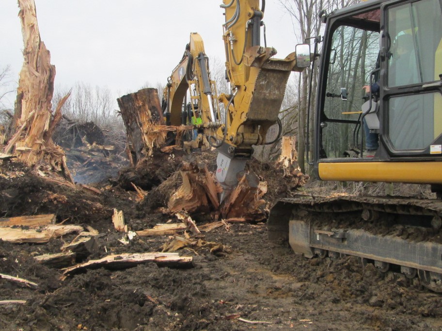 Black Splitter Log Splitters - Ransome Attachments